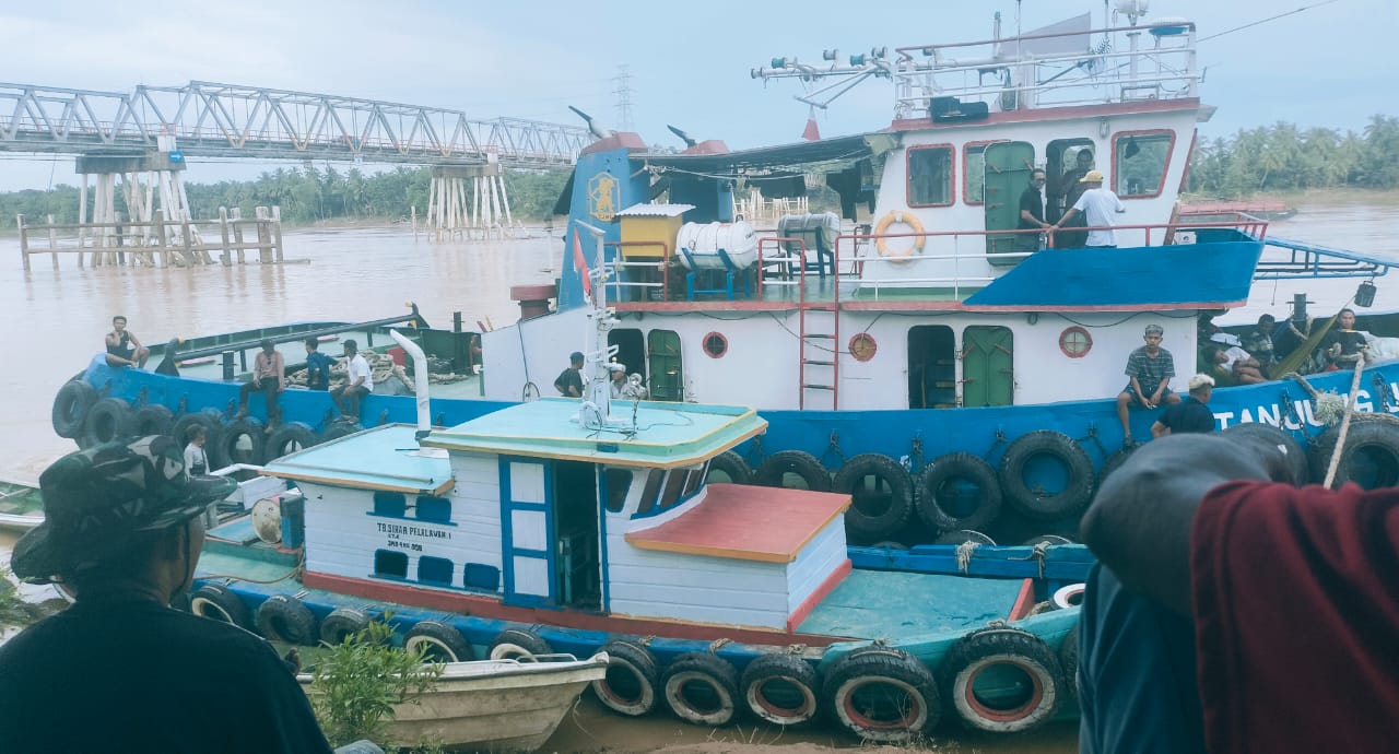 Evakuasi Material Fender Jembatan Tembesi Rampung, Perbaikan Dimulai ...
